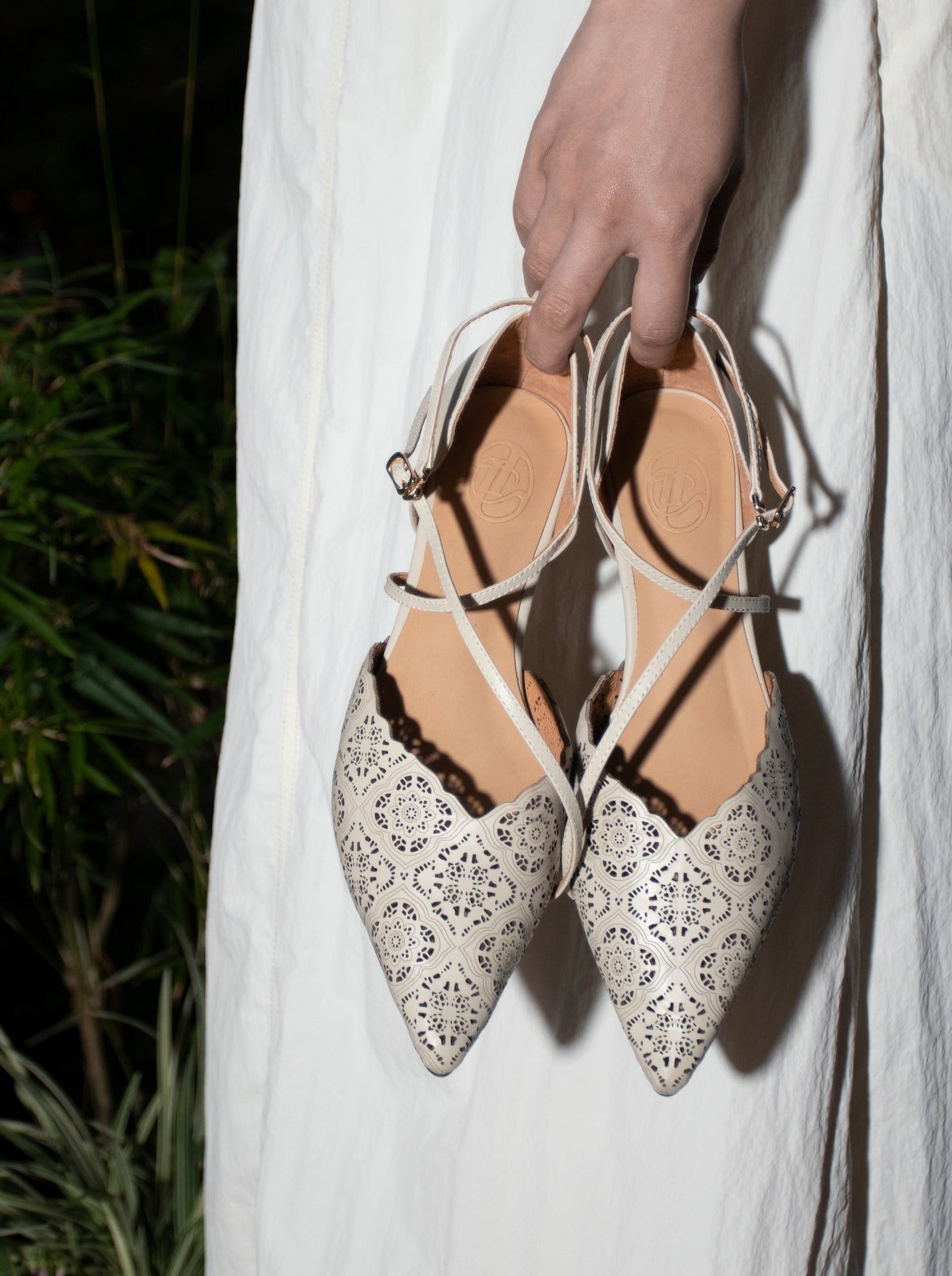 LEATHER LAB - Pointed Laser-Cut Low Pumps