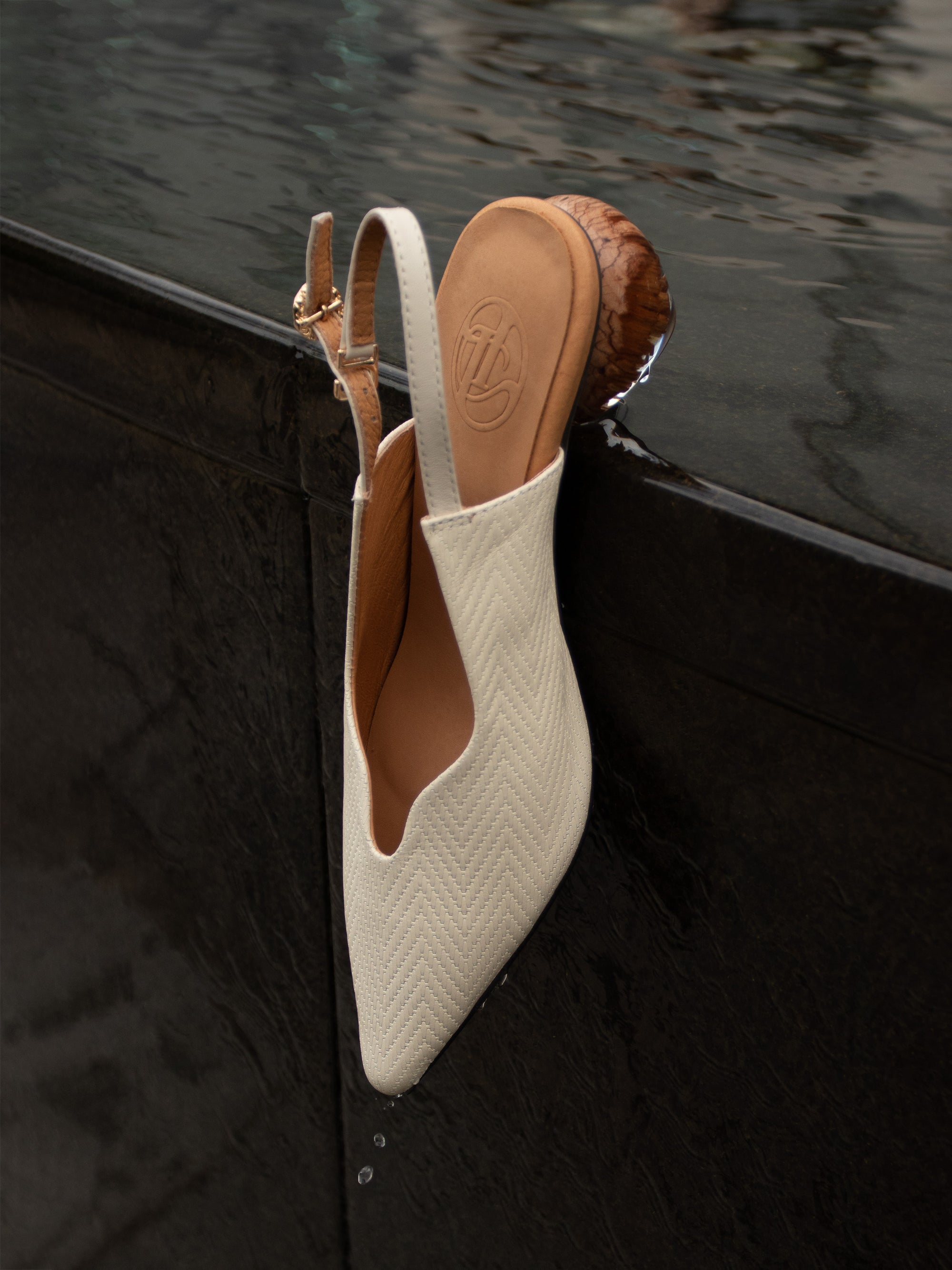 LEATHER LAB - Wavy Fringe Ground Heels