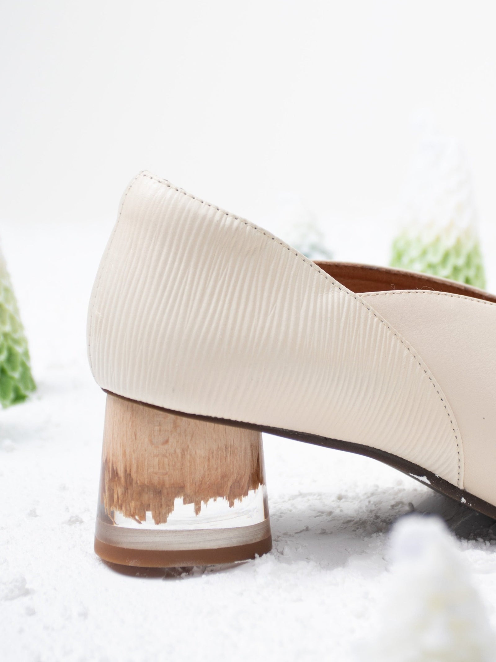 LEATHER LAB - Ground-Heel V-Neck Pumps