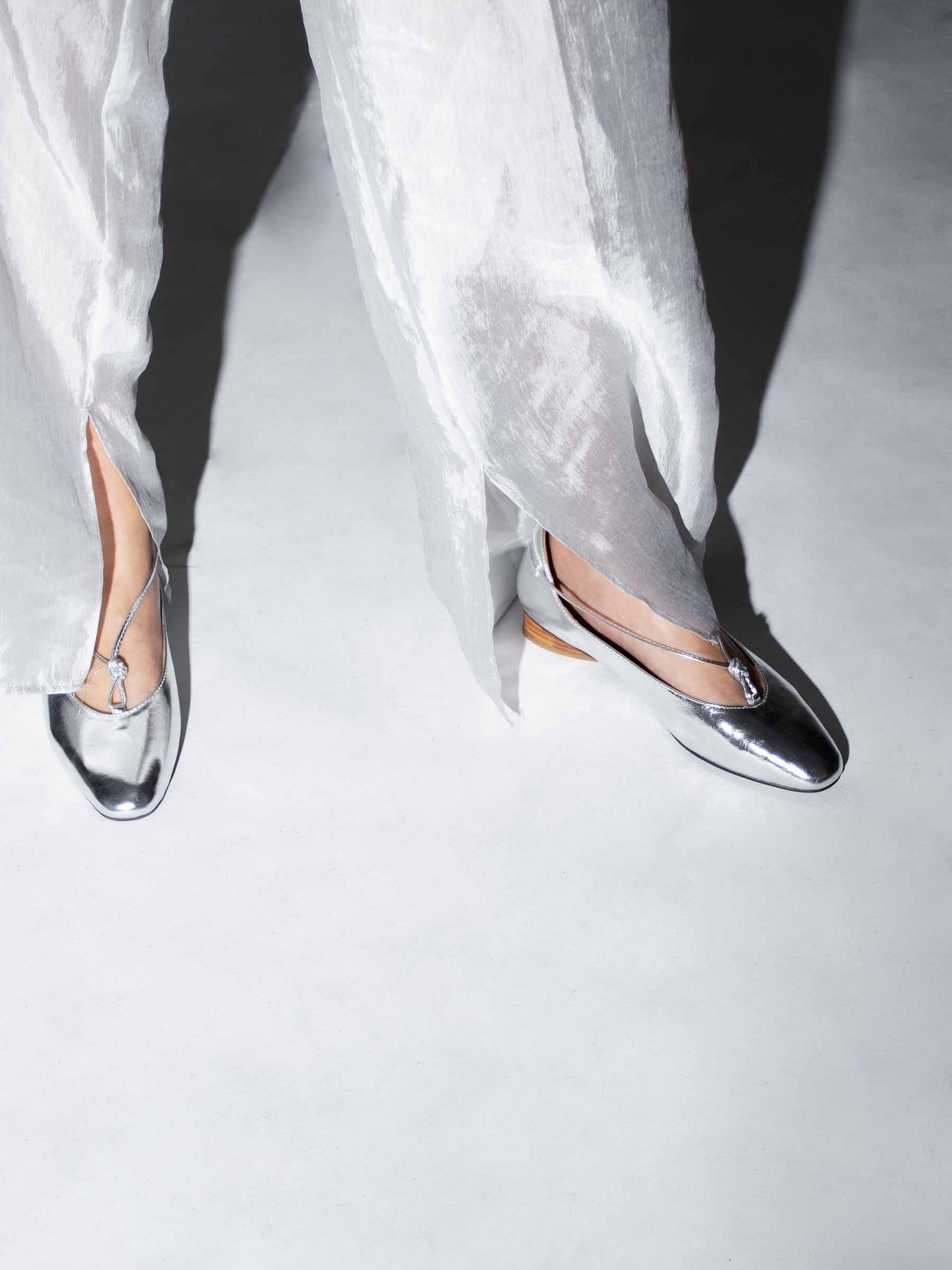 LEATHER LAB - Round Toe Knot Flats